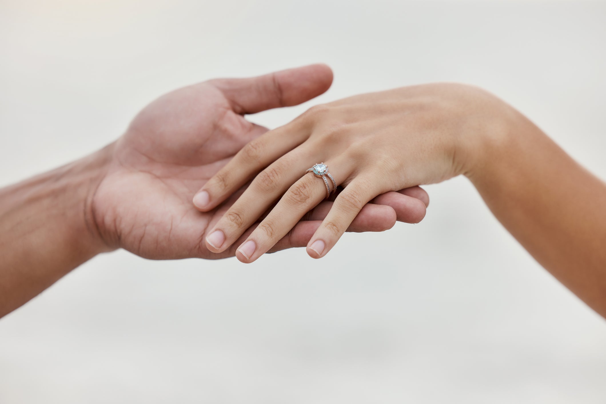 Choosing the Right Lab-Grown Diamond for Your Engagement Ring – Una Diamond